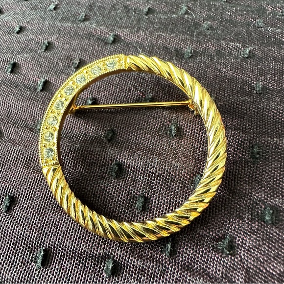 Trifari | Jewelry | Trifari Crystal Round Brooch Gold Tone Vintage ...